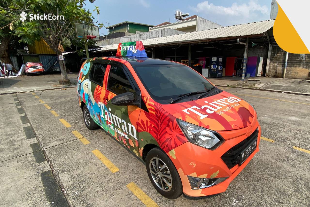 Manfaat Pasang Stiker Branding Mobil untuk Beriklan | StickEarn